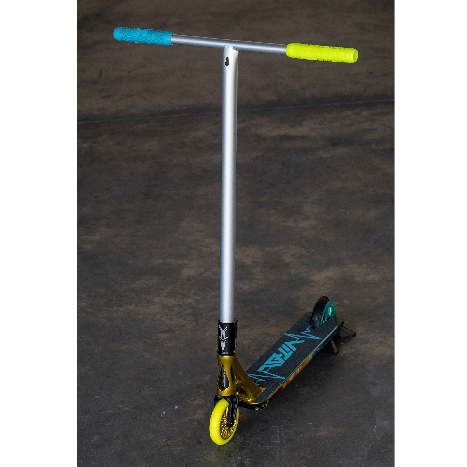 Blunt Envy AOSV5LTD Signature Custom Stunt Scooter - Raymond Warner 4. ...