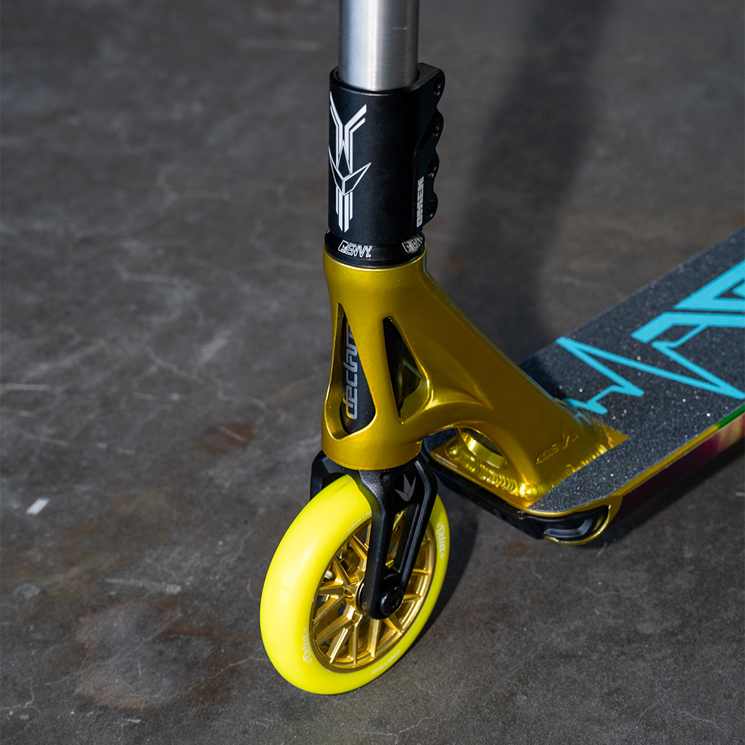 Blunt Envy AOSV5LTD Signature Custom Stunt Scooter - Raymond Warner 4. ...