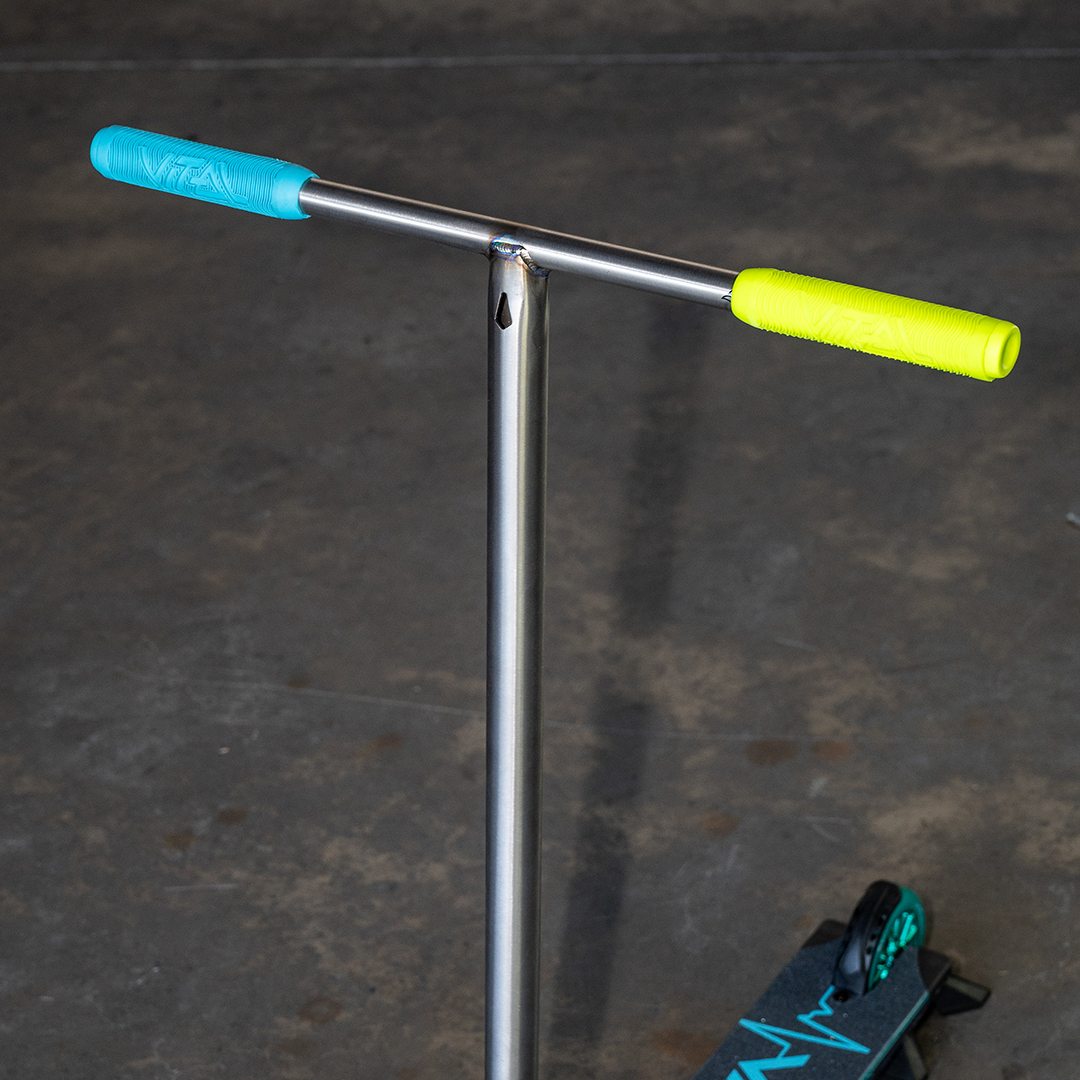 Blunt Envy AOSV5LTD Signature Custom Stunt Scooter - Raymond Warner 4. ...