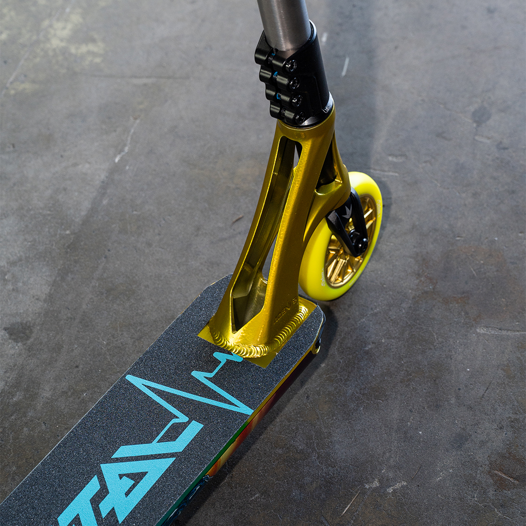 Blunt Envy AOSV5LTD Signature Custom Stunt Scooter - Raymond Warner 4. ...